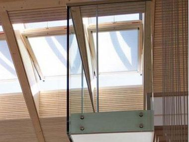 ROTOQ-S Centre-pivot roof window By Roto