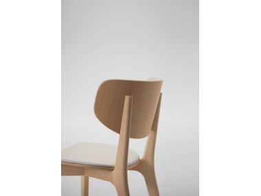 ROUNDISH Beech chair with leather integrated cushion By Maruni | design ...