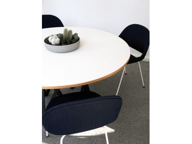 SB55 | Round table By Bulo design Stéphane Beel