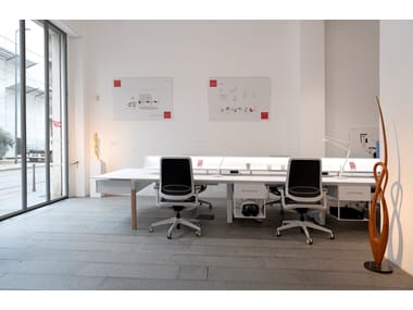 SEVENTY SEVEN Office desk with sound absorbing screens By CUF Milano