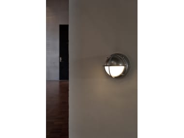 SKOT LED Outdoor wall / ceiling lamp By Louis Poulsen | design LK as