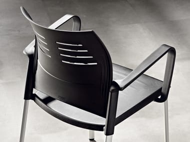 SPACIO Training chair with armrests By ACTIU | design Sigfrido Bilbao