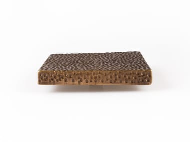 SQUARE HAMMERED Möbelknopf aus Messing By Thea | design Lotte Breithaupt
