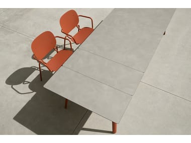SQUID Extending rectangular die cast aluminium table By SCAB DESIGN | design Radice & Orlandini