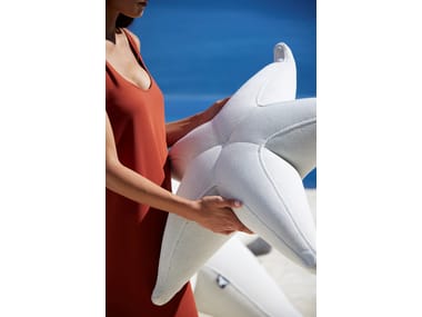 STARFISH S Floating pool lounge By OGO