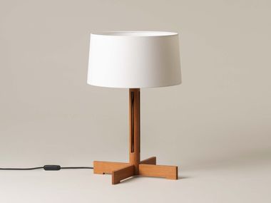 FAD LED oak table lamp By Santa & Cole | design Miguel Milà