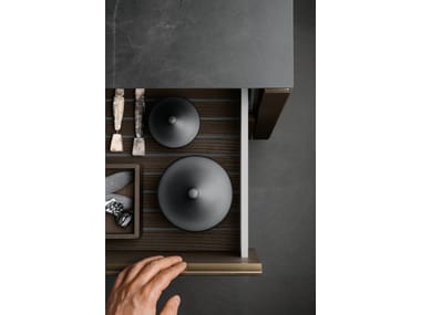 SieMatic SLX Kitchen with island without handles By SieMatic