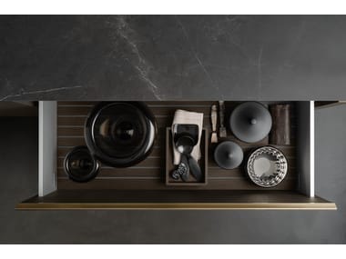 SieMatic SLX Kitchen with island without handles By SieMatic