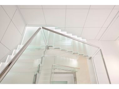 Scala a giorno in vetro con LED MISTRAL ST. MORITZ - Siller Treppen ...
