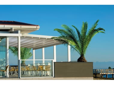 TECNIC LEVEL Aluminium pergola with sliding cover By PRATIC F.lli ORIOLI