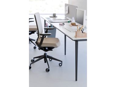TNK 500 Ergonomic swivel office chair By ACTIU | design Alegre Design
