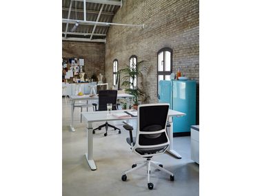TNK 500 Ergonomic swivel office chair By ACTIU | design Alegre Design