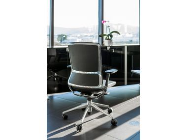 TNK 500 Ergonomic swivel office chair By ACTIU | design Alegre Design