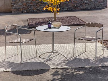 TONIC | Chair with armrests By Fischer Möbel design Mads Odgård