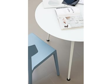 TWIST Round meeting table By ACTIU | design Enrico Frigerio