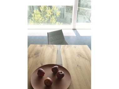 PLURIMA Table By Tabula