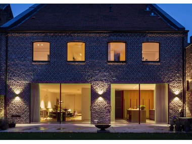 ULTRA X | Outdoor wall Lamp By Delta Light