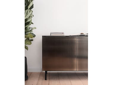 UNIVERSAL Glass sideboard with doors By Calligaris | design Buratti ...