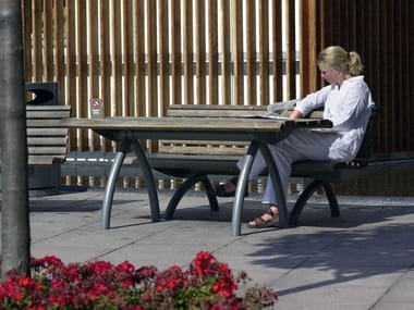 URBAN | Table for public areas By VESTRE