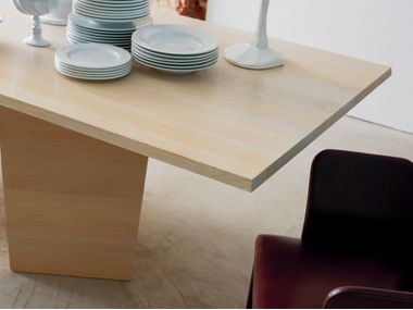 VARAN Rectangular wooden dining table By MORE | design Gil Coste