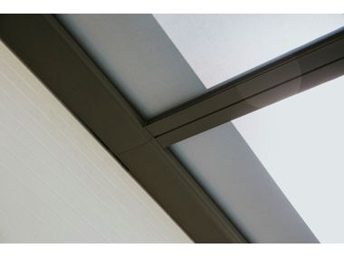VERSUZ Wall-mounted pergola with sliding cover By Harol