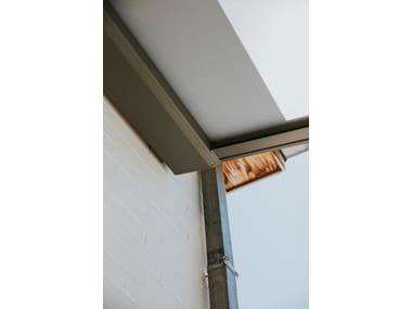 VERSUZ Wall-mounted pergola with sliding cover By Harol