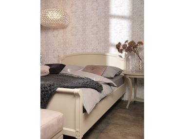 VILLA BORGHESE Cherry wood double bed By SELVA