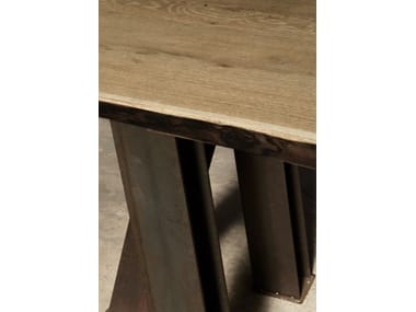 Custom oak table VIR MTM By Heerenhuis