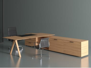 VIS DIRECTIONAL | Office desk with shelves By BK Contract design ...