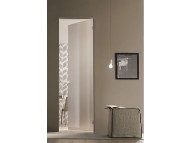 VITRUM-LINE Hinged flush-fitting glass door By BLUINTERNI