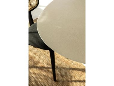 ARI Table By Vincent Sheppard