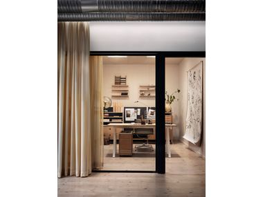 WORKS | Height-adjustable office desk By String Furniture