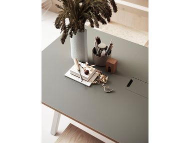 WORKS | Office desk By String Furniture