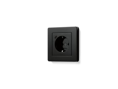 A FLOW USB C | Electrical socket Schuko electrical socket with USB By JUNG