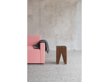 BACKENZAHN™ Wooden stool By E15