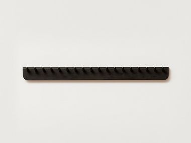 ECHO 88 | Oak coat rack Wall-mounted oak coat rack By Form & Refine