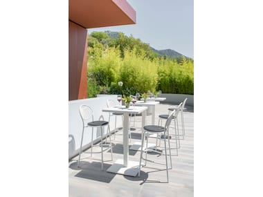 COUPOLE Stackable plate garden stool By emu