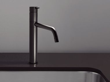 FLOW T1.50 | Kitchen tap Flow Collection By Waterevolution design Studio P