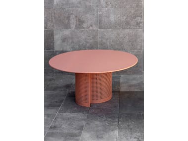 ARENA Round galvanized steel garden side table By ISIMAR