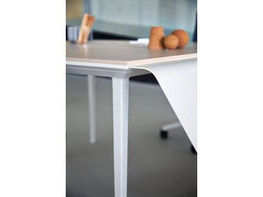 LONGO Meeting table / bench seating By ACTIU | design Ramos&Bassols