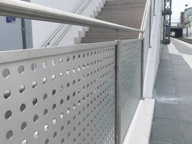 METAL SHEET PRIVACY Parapet By IAM DESIGN