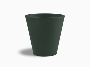 NEW POT | Garden vase By Serralunga design Paolo Rizzatto