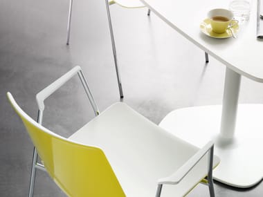 NOOI Stackable chair with armrests By Wiesner-Hager | design Neunzig ...