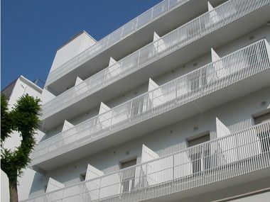 Barandas en acero y PVC para balcones | Archiproducts