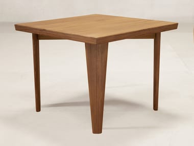 PROJECT CHANDIGARH Square teak table By Phantom Hands | design ...