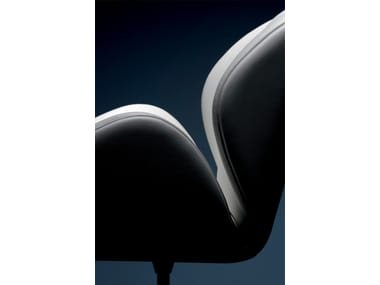 SUONI EXECUTIVE Swivel office chair with armrests By VAGHI