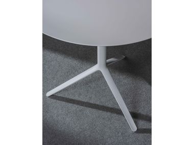 TRIADA OCCASIONAL ME6071 Mesita By Andreu World | design Benjamin Hubert