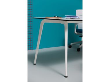 TWIST Rectangular workstation desk By ACTIU | design Enrico Frigerio