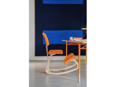 Sedia a dondolo ergonomica in legno e tessuto VARIABLE™ PLUS By Varier ...