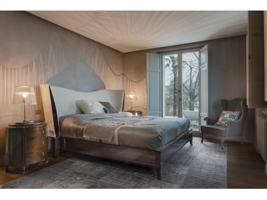 VENDÔME Wood veneer queen size bed with upholstered headboard By SELVA